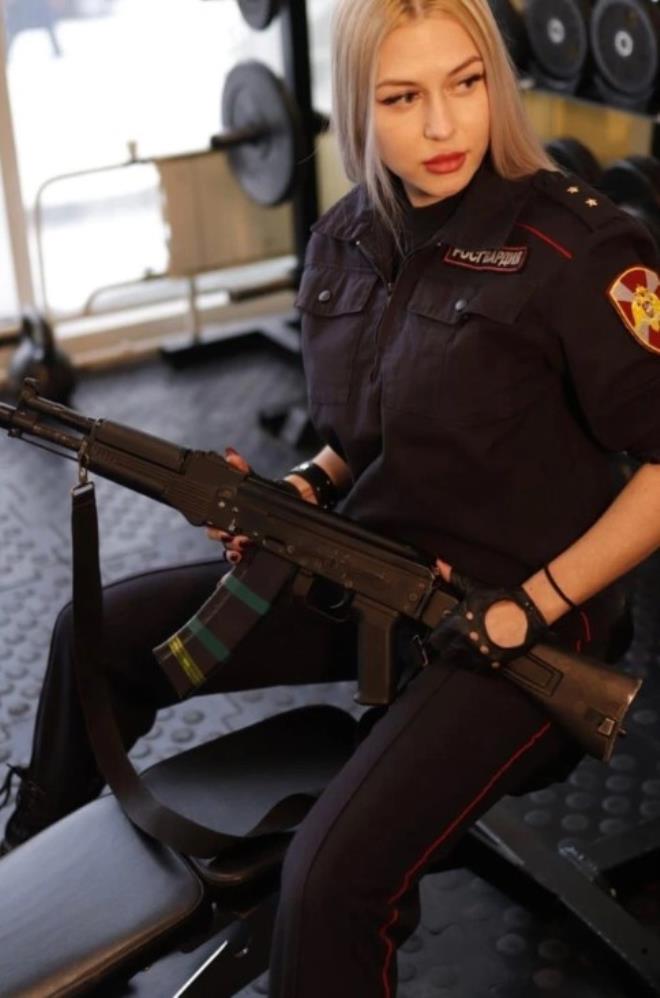 Son dakika: Putin'in güzelliğiyle dikkat çeken koruması Anna Khramtsova ...