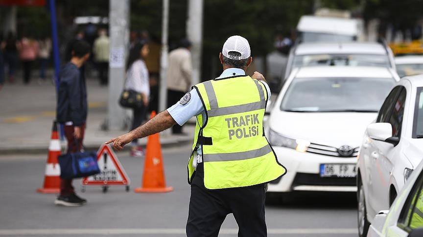 Bayram trafiğinde yeni kurallar: Araç ekipmanları zorunlu, radarlar ...
