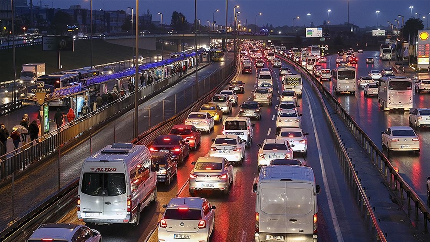 Bayram trafiğinde yeni kurallar: Araç ekipmanları zorunlu, radarlar ...