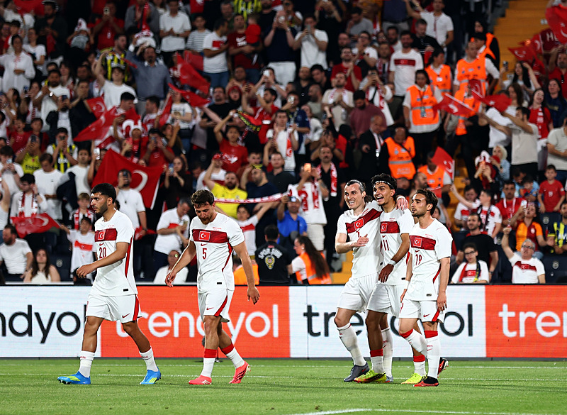 Dünya, A Milli Takım'a hayran kaldı! "Çok dokunaklı bir uğurlama ...
