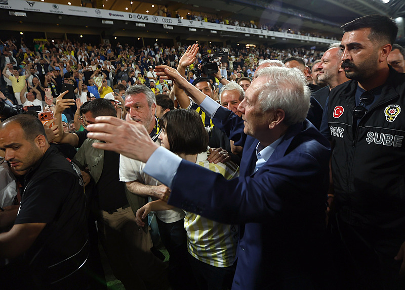 Fenerbahçe’de ayrılığa izin yok! Aziz Yıldırım kalmasını istiyor ...
