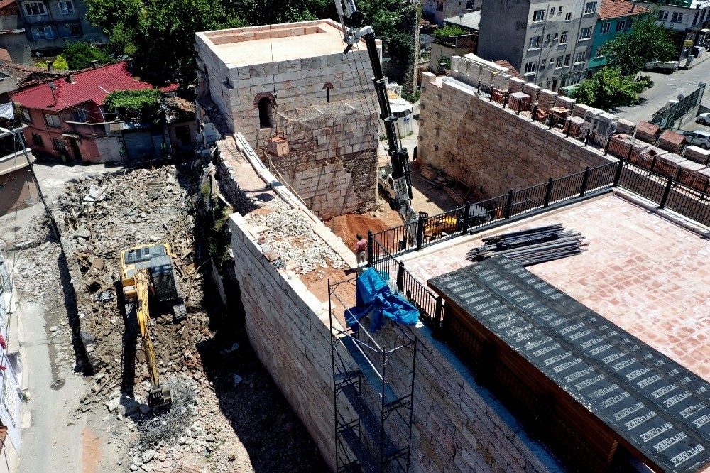 2300 yıllık surları kuşatan binalar yıkıldı - Bursa Haberleri