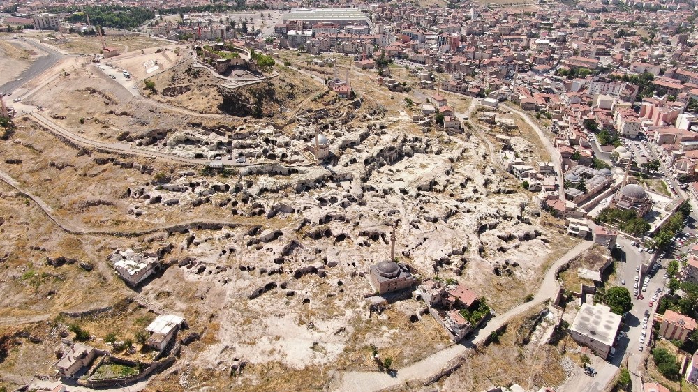 Dünyanın en büyük yamaç yerleşim alanı turizme açılıyor - Nevşehir ...