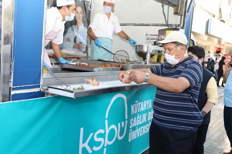 KSBÜ, 15 Temmuz şehitleri anısına lokma dağıtımı gerçekleştirdi ...