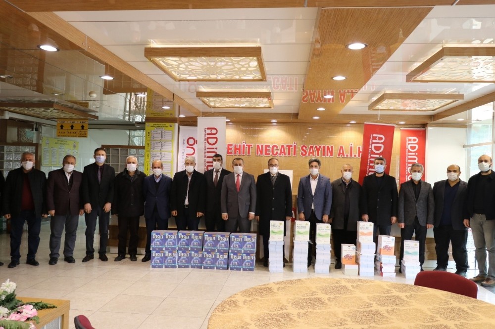 ADİMDER’den imam hatip liselerine kaynak kitap desteği - Adıyaman Haberleri ADİMDER’den imam hatip liselerine kaynak kitap desteği - Adıyaman Haberleri