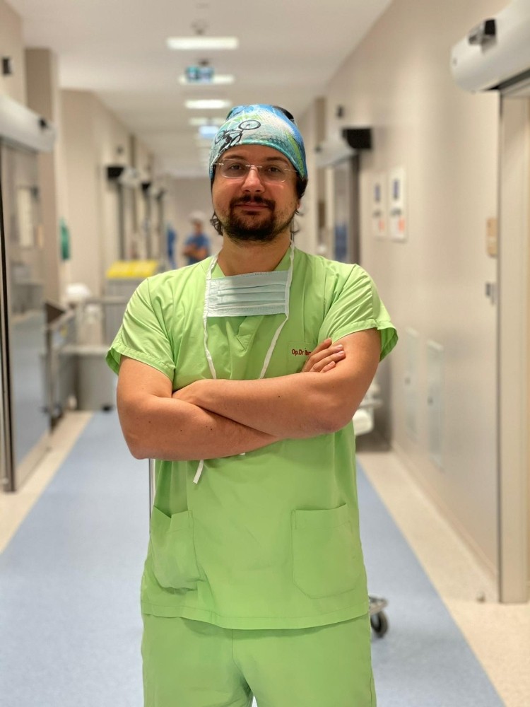 Op. Dr. İbrahim Alper Aksakal veganları uyarıyor: Burun estetiğine ...