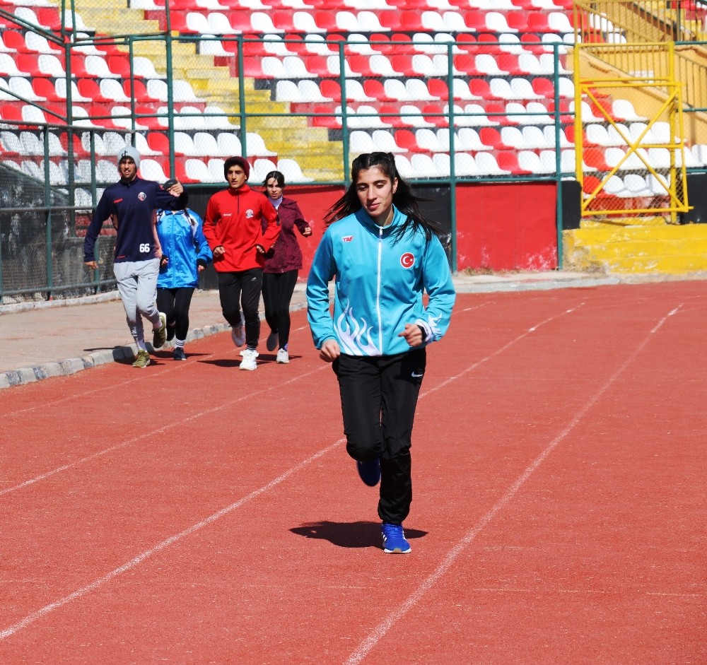 Türkiye şampiyonu Nevin İnce, 2024 Yaz Olimpiyatları’na bilendi - Van ...