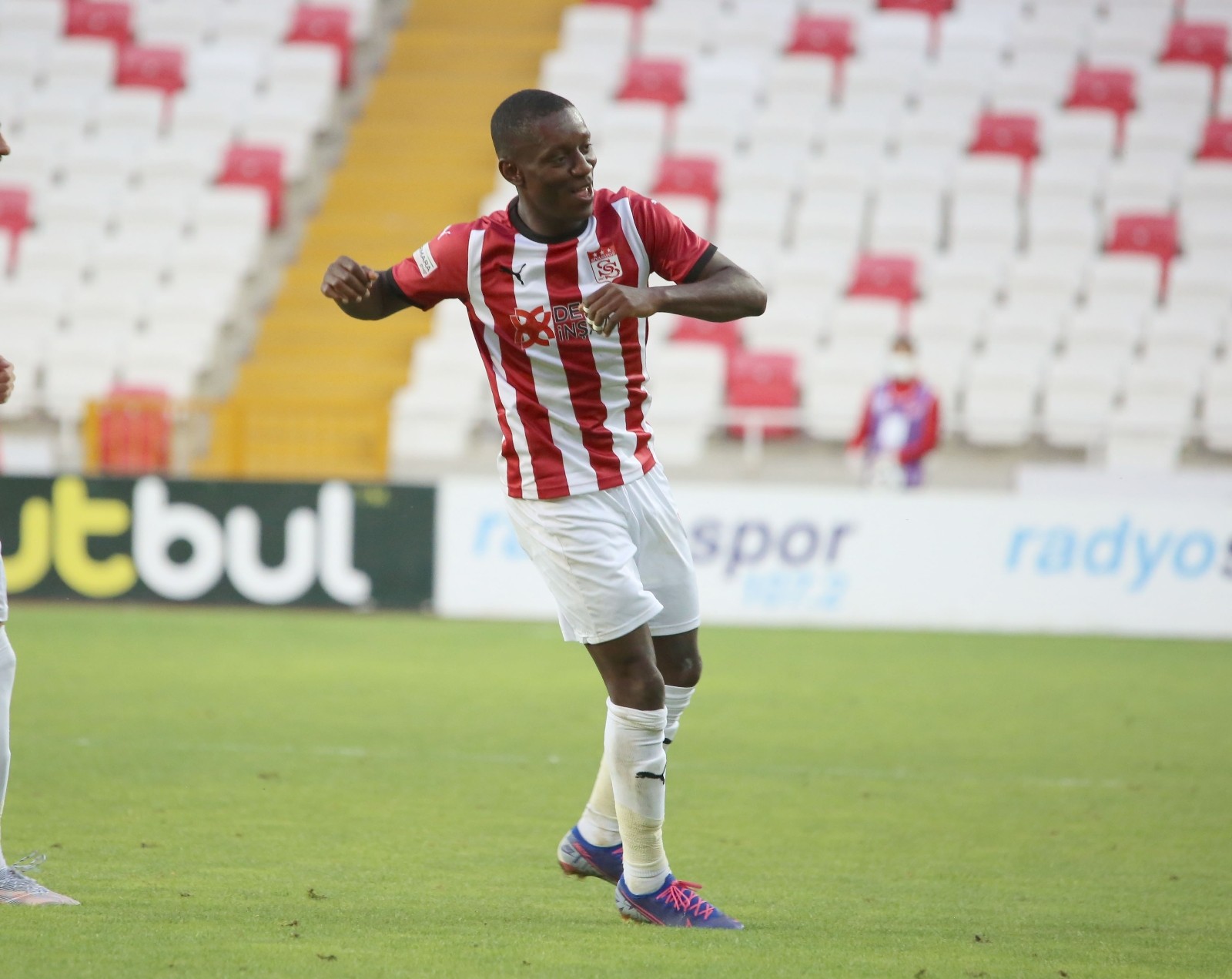 Sivasspor, Max Gradel’in sözleşmesini uzattı - Sivas Haberleri