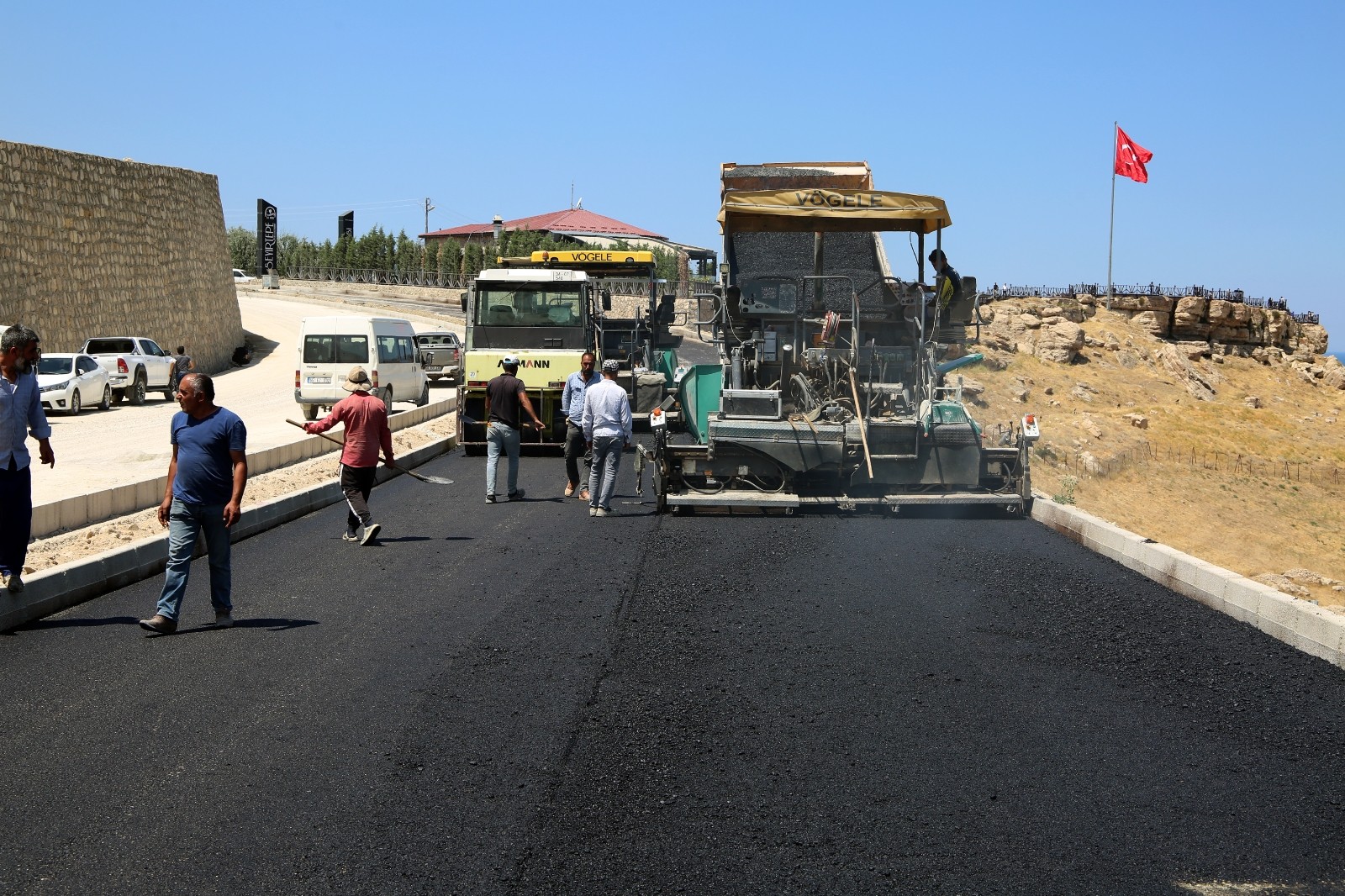 Edremit TOKİ yolunda asfalt serimi başladı - Van Haberleri
