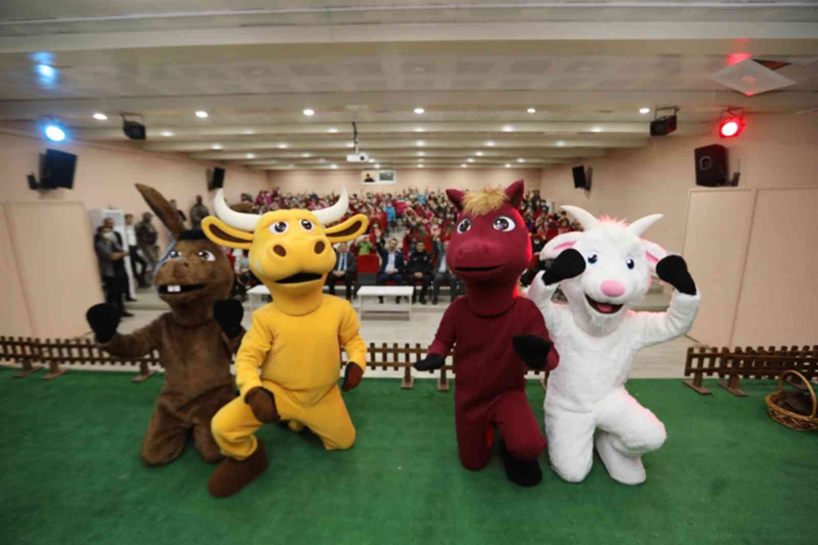 “Vohoo ve Arkadaşları” isimli oyun Bahçesaray’da sahnelendi - Van Haberleri