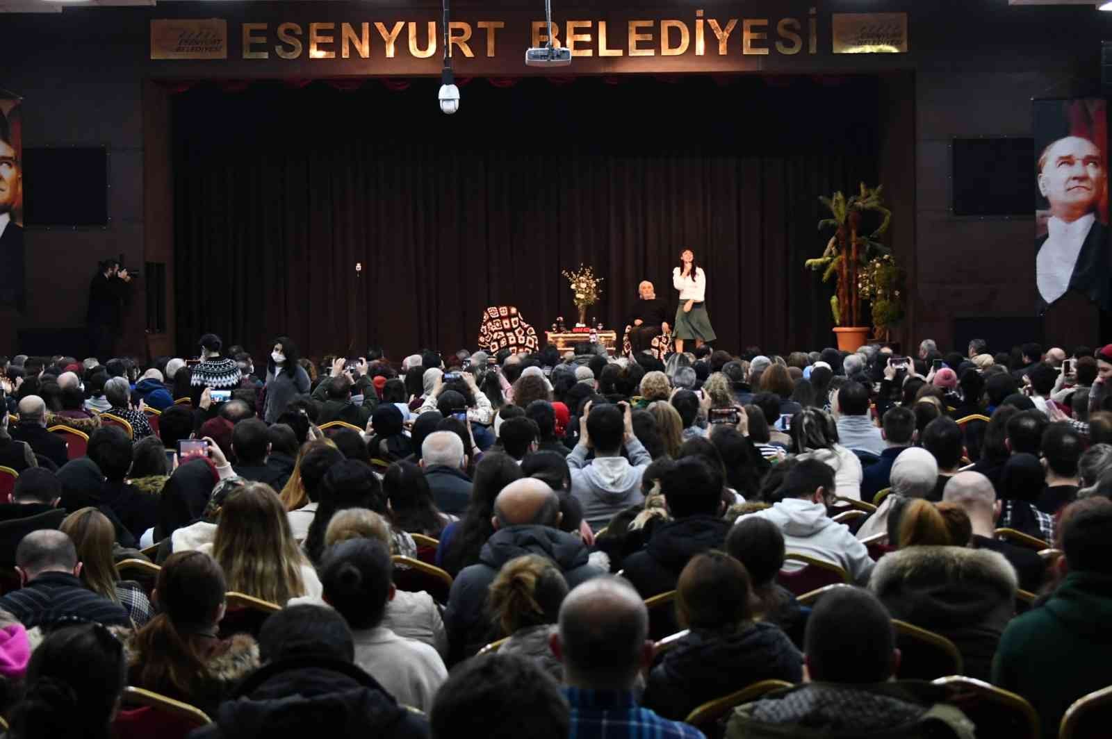 Türkan Şoray ve Müjdat Gezen’in 62. sanat yılları Esenyurt’ta kutlandı ...